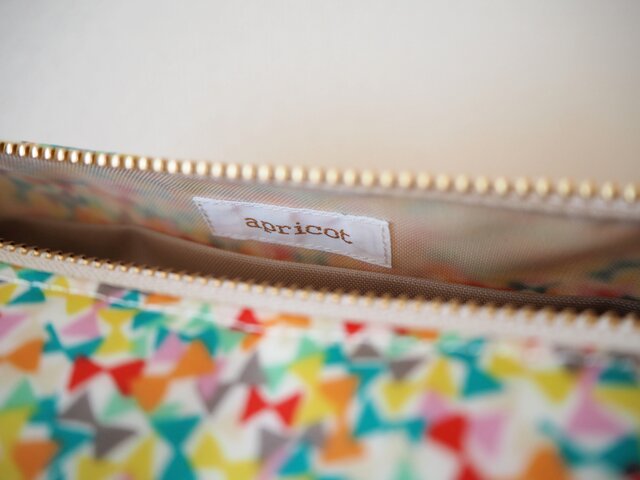 ラミネートスクエアポーチ 「Fluttering」 | iichi ハンドメイド・クラフト作品・手仕事品の通販