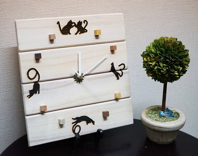 猫の時計・にゃんこがいっぱい♡木製【ナチュラルカントリー・アンティーク調】 | iichi ハンドメイド・クラフト作品・手仕事品の通販