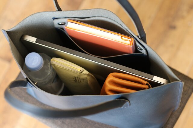 手縫いのA4トートバッグ グレー | iichi 日々の暮らしを心地よくするハンドメイドやアンティークのマーケットプレイス