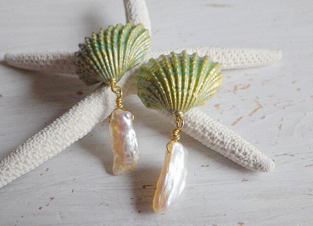 Greek Shell Earrings | mermaid cottage | ハンドメイド通販 iichi（いいち）