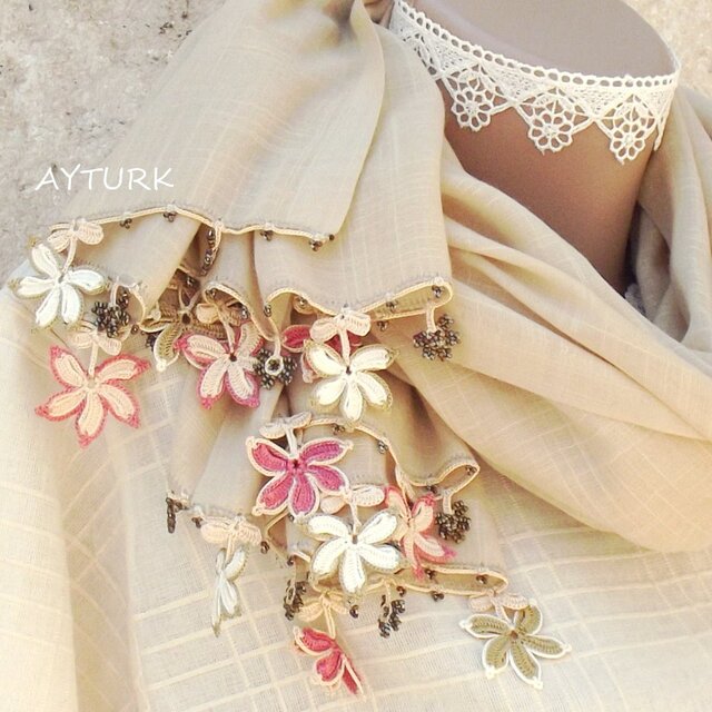 レースのモチーフ付き 大判コットンストール「風車／2辺」ベージュ | AYTURK／アイトゥルク | ハンドメイド通販 iichi（いいち）