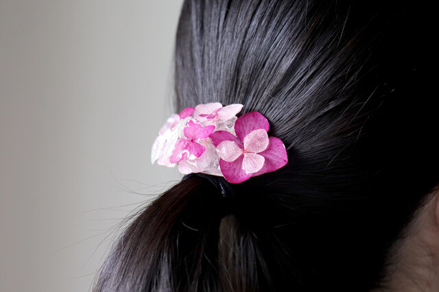雨とアジサイのポニーテールヘアゴム(pink-mix) #374 | iichi ハンドメイド・クラフト作品・手仕事品の通販