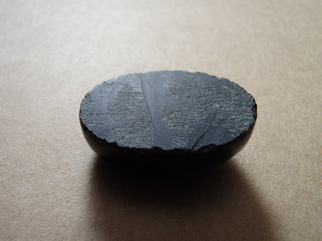 ブラックオニキスアゲート ドゥルージー 32mm ルース | iichi 日々の暮らしを心地よくするハンドメイドやアンティークのマーケットプレイス