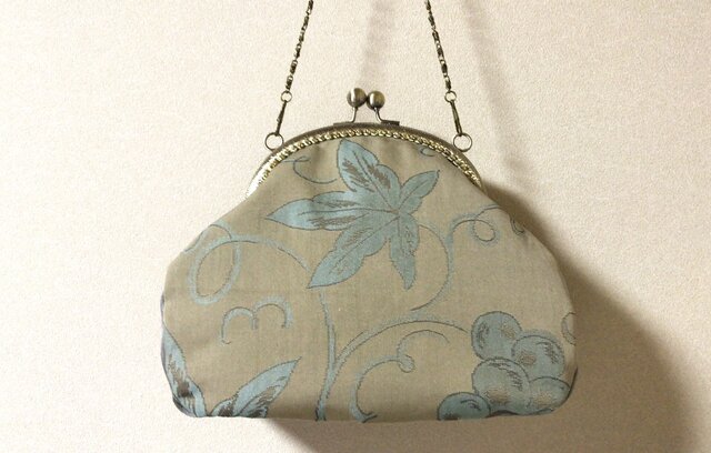 がまぐちバッグ・ ★ベージュ×グリーン ぶどう唐草柄★ | iichi ハンドメイド・クラフト作品・手仕事品の通販