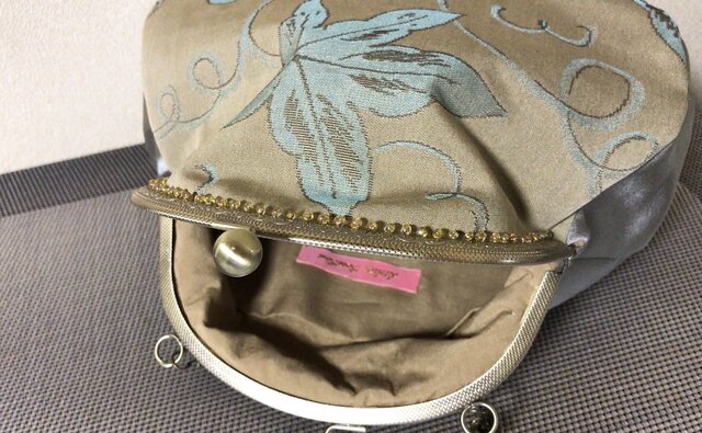 がまぐちバッグ・ ★ベージュ×グリーン ぶどう唐草柄★ | iichi ハンドメイド・クラフト作品・手仕事品の通販