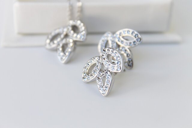 【受注制作】HW・リリークラスター風ネックレス&ピアス | iichi ハンドメイド・クラフト作品・手仕事品の通販