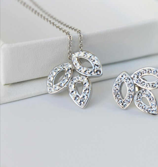 【受注制作】HW・リリークラスター風ネックレス&ピアス | iichi ハンドメイド・クラフト作品・手仕事品の通販