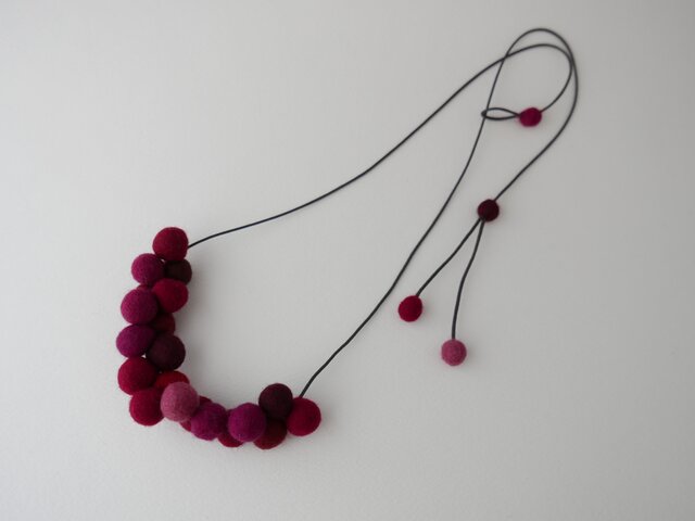 Single loop_L balls Grapes | iichi 日々の暮らしを心地よくするハンドメイドやアンティークのマーケットプレイス