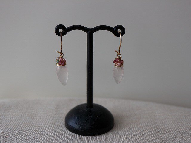 Rose bud＊バラの蕾＊ピンク＊ローズクォーツ＊14kgfピアス*no.206 | iichi ハンドメイド・クラフト作品・手仕事品の通販