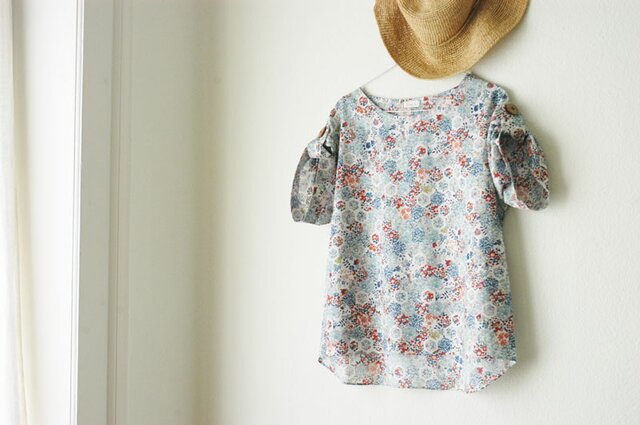 Liberty: Patchwork stories ゆったりロールアップブラウス | iichi ハンドメイド・クラフト作品・手仕事品の通販