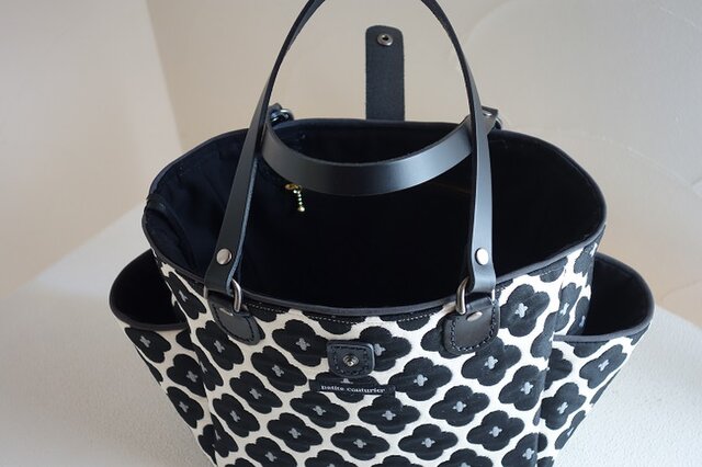 1様ご依頼品：サイドポケットバッグS（フランス生地 Thevenon：黒) | iichi 日々の暮らしを心地よくするハンドメイドやアンティークのマーケットプレイス