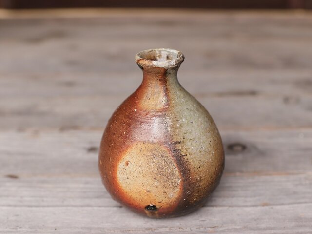 備前 窯変徳利 (桐箱付き) t-071 | iichi ハンドメイド・クラフト作品・手仕事品の通販