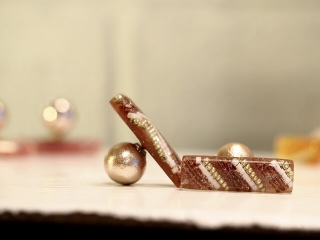 レクタングルクリアピアス＊gateau au chocolat＊ | iichi 日々の暮らしを心地よくするハンドメイドやアンティークのマーケットプレイス