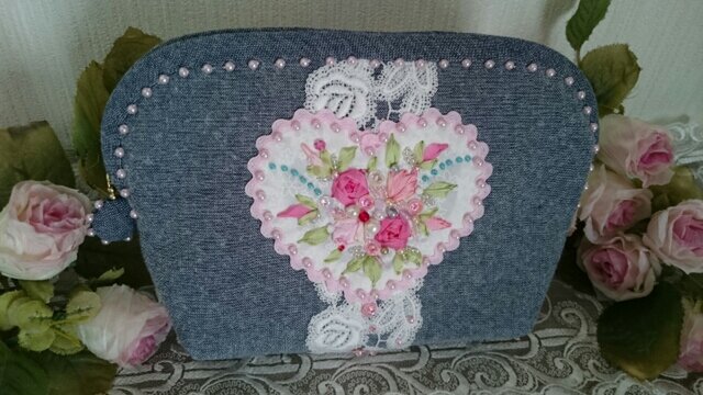 薔薇とハートの刺繍ポーチ（ピンクハート） | EMO TAKAKO | ハンドメイド通販 iichi（いいち）