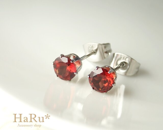 5mmガーネット☆サージカルステンレスピアス*P4 | iichi ハンドメイド・クラフト作品・手仕事品の通販