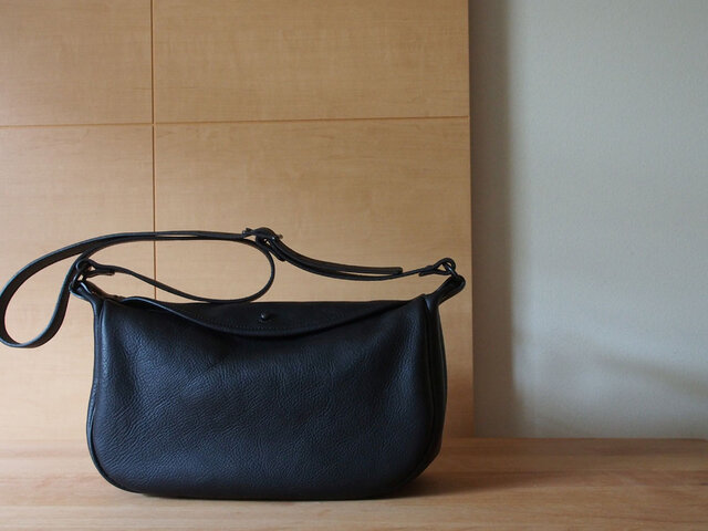 flap shoulder bag nero - フラップショルダーバッグ（ネロ） | iichi 日々の暮らしを心地よくするハンドメイドやアンティークのマーケットプレイス