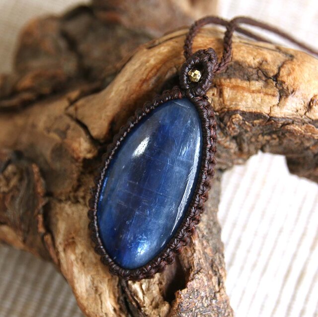 Semplice カイヤナイト ネックレス （一点モノ） | iichi 日々の暮らしを心地よくするハンドメイドやアンティークのマーケットプレイス