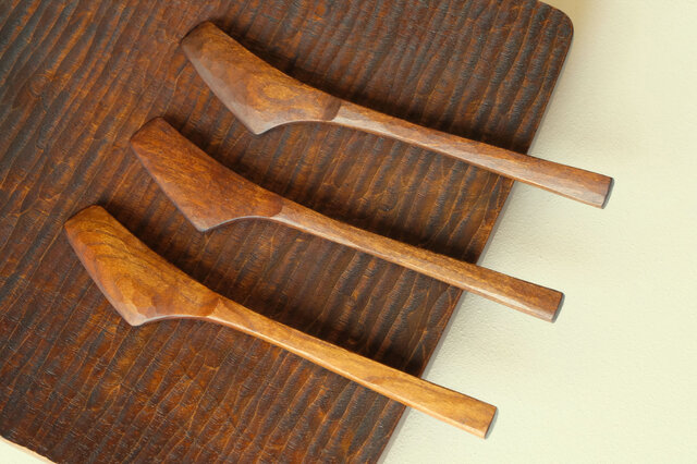 山桜の木のバターナイフ (type-SU) | iichi 日々の暮らしを心地よくするハンドメイドやアンティークのマーケットプレイス