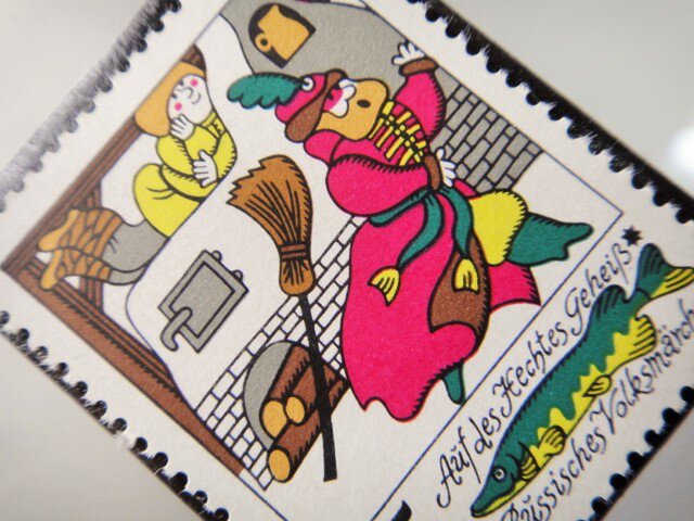 ドイツ 童話 チョウザメ物語 切手ブローチ 5134 | iichi 日々の暮らしを心地よくするハンドメイドやアンティークのマーケットプレイス