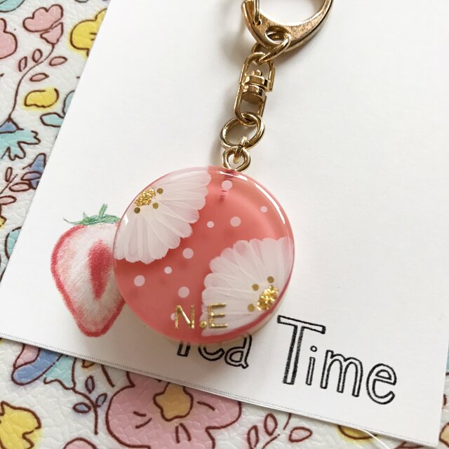 イニシャル入り☆ガーベラキーホルダー | iichi ハンドメイド・クラフト作品・手仕事品の通販