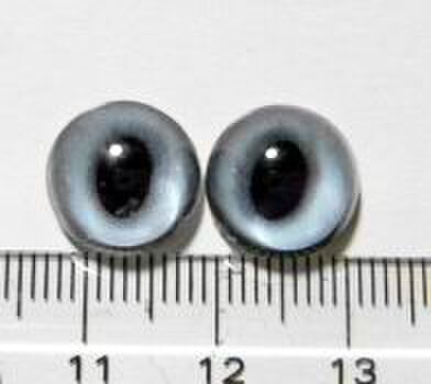 にゃんこのおめめ 半球グラスアイ 猫目 12mm 12693 | iichi 日々の暮らしを心地よくするハンドメイドやアンティークのマーケットプレイス