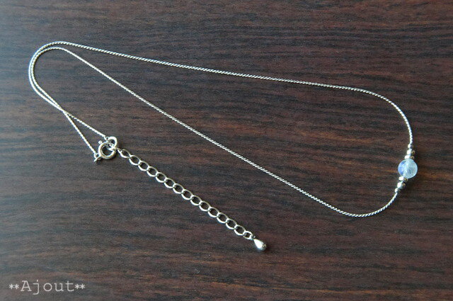 レインボームーンストーンのネックレス《N-212》 | iichi 日々の暮らしを心地よくするハンドメイドやアンティークのマーケットプレイス