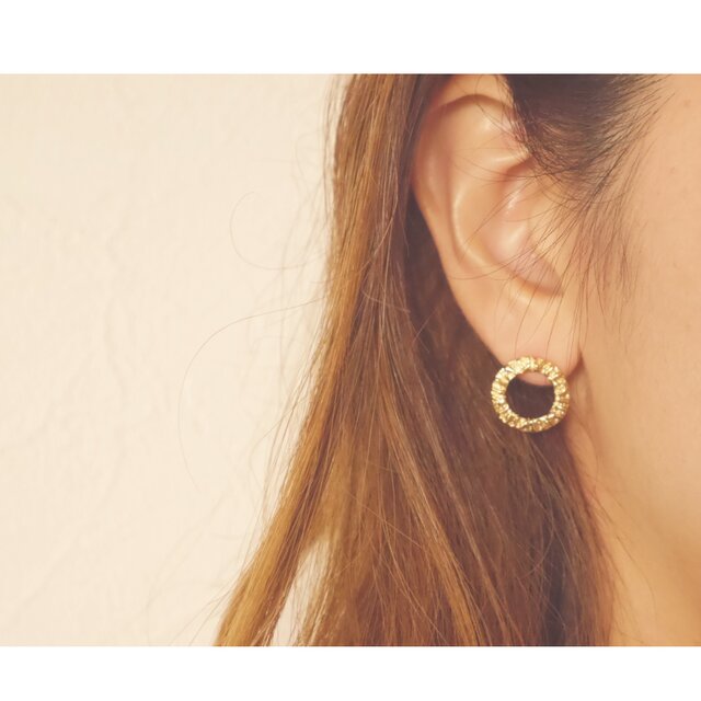 Native circle pierce（K22GP） | iichi 日々の暮らしを心地よくするハンドメイドやアンティークのマーケットプレイス