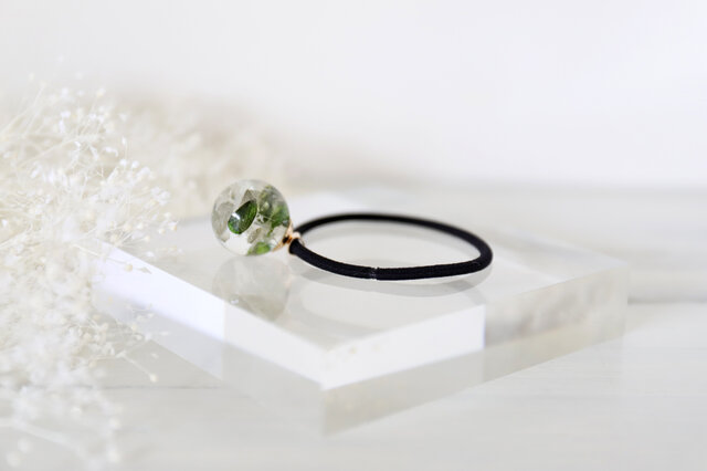 flowers in a water balloon（ヘアゴムシングル）-ブラック- #517 | iichi ハンドメイド・クラフト作品・手仕事品の通販