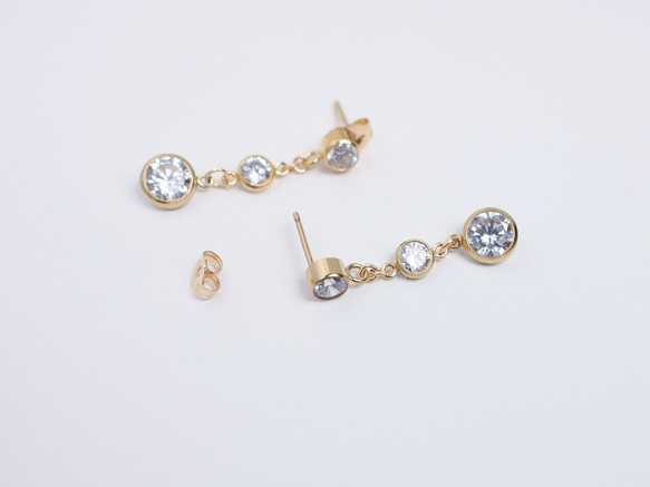 【14kgf／CZダイヤモンド】流れ星 3連スタッドピアス ゴールド 華奢 シンプル | iichi ハンドメイド・クラフト作品・手仕事品の通販