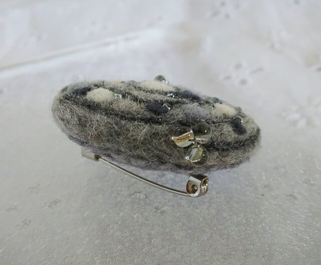 フェルトブローチ(kurukuru g3) | iichi ハンドメイド・クラフト作品・手仕事品の通販