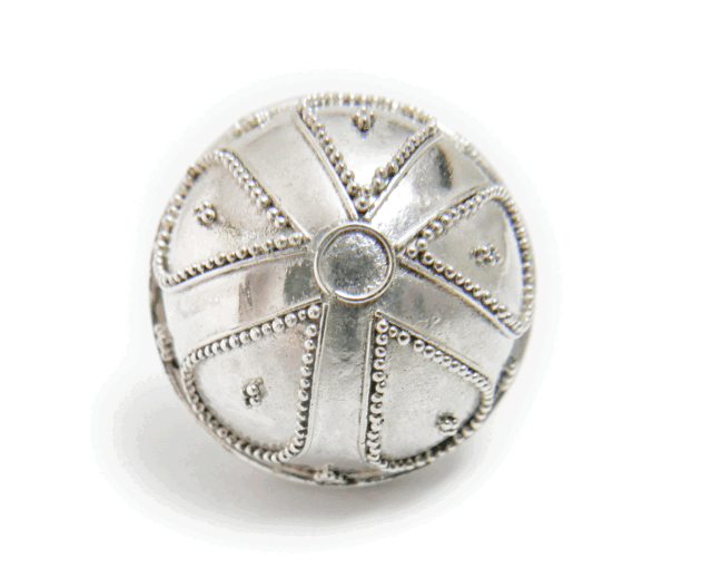 ★送料無料★揺らすと癒しの音色が響くヒーリングペンダント[SILVER925]ガムランボール／ドロップ模様（直径21mm） | iichi 日々の暮らしを心地よくするハンドメイドやアンティーク ...