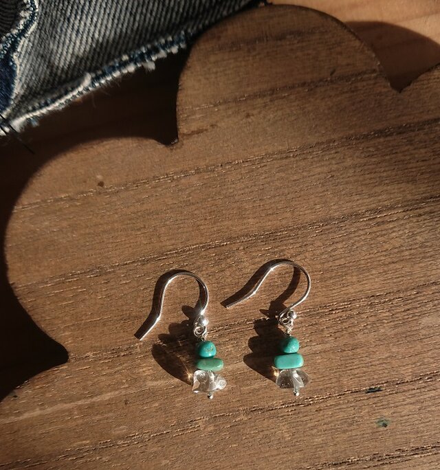 ターコイズ＆クリスタルのピアス | FRINGE | ハンドメイド通販 iichi（いいち）