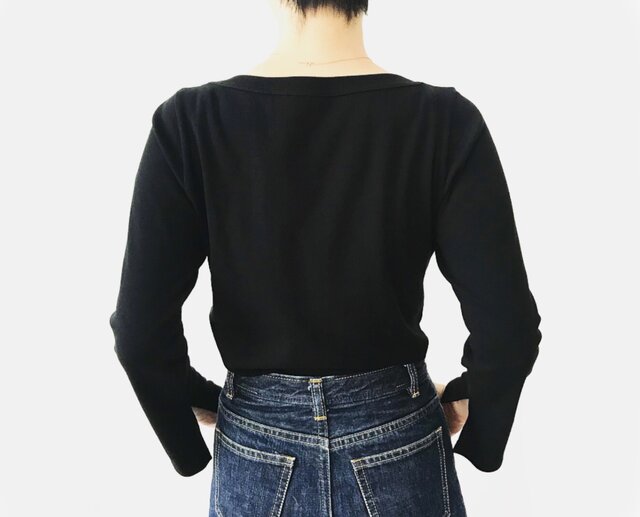 形にこだわった 大人のスリットスリーブ ボートネックTシャツ【サイズ・色展開有り】 | iichi 日々の暮らしを心地よくするハンドメイドやアンティークのマーケットプレイス