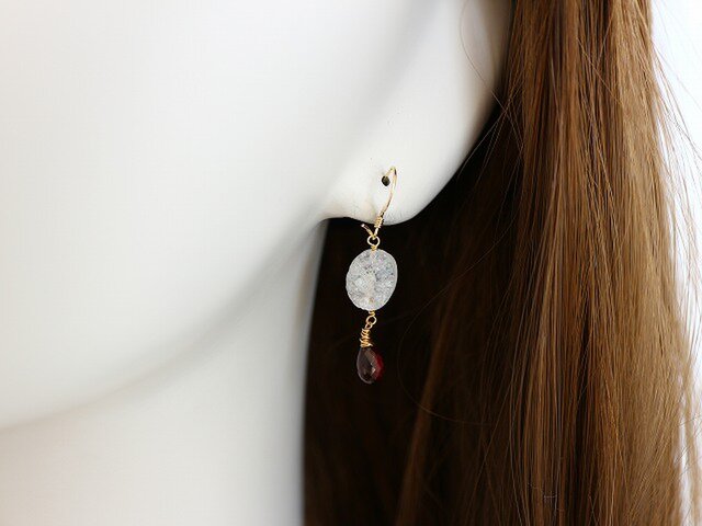 ドゥルージー＊サファイア＊14kgfピアス＊no.339 | iichi 日々の暮らしを心地よくするハンドメイドやアンティークのマーケットプレイス