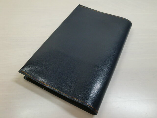 新書サイズ、コミック対応・スムース・ネイビー・ゴートスキン・一枚革のブックカバー・0392 | iichi ハンドメイド・クラフト作品・手仕事品の通販
