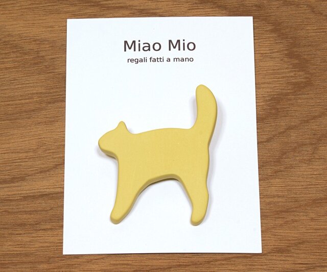 猫のシルエット・ブローチ「カスタード・クリーム」しっぽをピン | iichi ハンドメイド・クラフト作品・手仕事品の通販