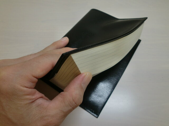 ゴートスキン・文庫本サイズ・スムースシュリンク・一枚革のブックカバー0395 | iichi ハンドメイド・クラフト作品・手仕事品の通販