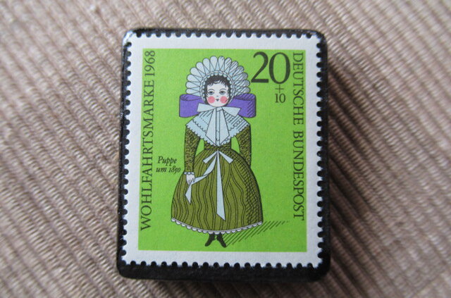 ドイツ 切手ブローチ 5985 | iichi ハンドメイド・クラフト作品・手仕事品の通販