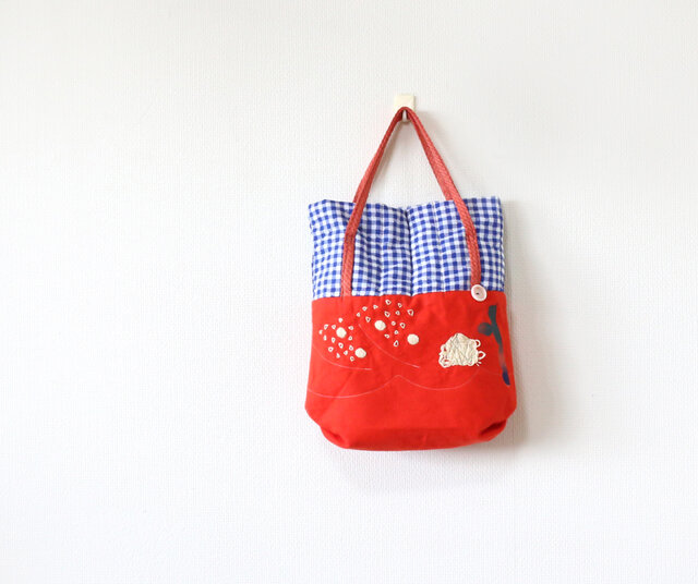 A4miniバッグ赤 | iichi ハンドメイド・クラフト作品・手仕事品の通販