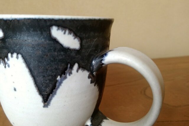 白黒マグカップ(腰丸型) k-030 | iichi ハンドメイド・クラフト作品・手仕事品の通販