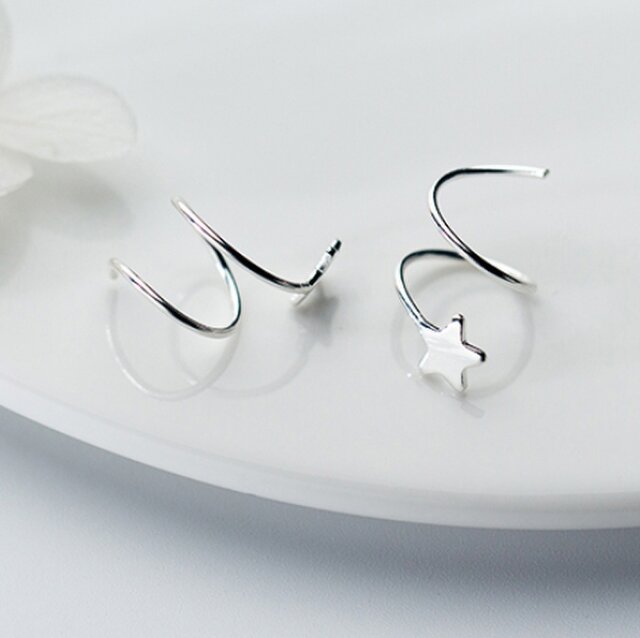 「受注制作」流れ星のピアス シルバー SILVER925 かわいい 華奢 スタイリッシュ 0048 | iichi ハンドメイド・クラフト作品・手仕事品の通販