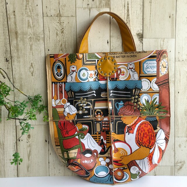 色々な表情を楽しめるリバーシブルバッグ＊4way＊A4収納可＊スカーフ×牛革＊イエロー＊お菓子作りの風景 | iichi ハンドメイド・クラフト作品・手仕事品の通販