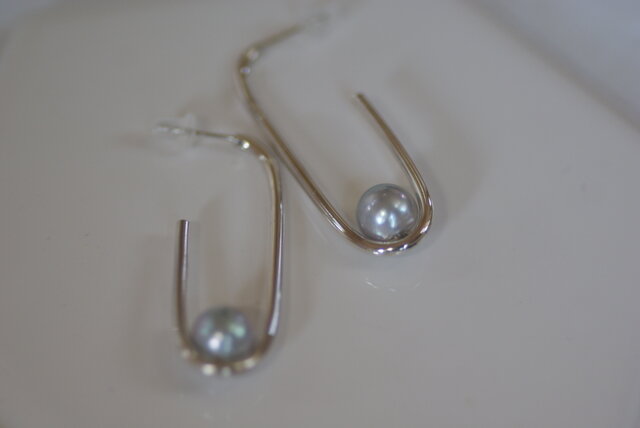 【one】 oval pierce (gray) | iichi ハンドメイド・クラフト作品・手仕事品の通販