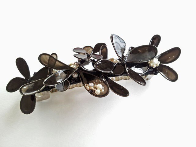 髪飾り*black flower バレッタ | iichi ハンドメイド・クラフト作品・手仕事品の通販
