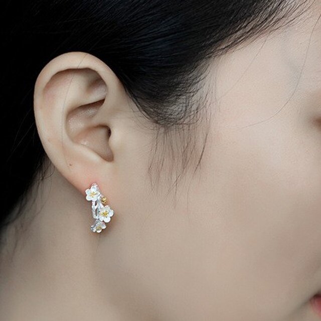 ＜受注制作＞梅の花のピアス シルバー 上品 スタイリッシュ 0258 | iichi ハンドメイド・クラフト作品・手仕事品の通販