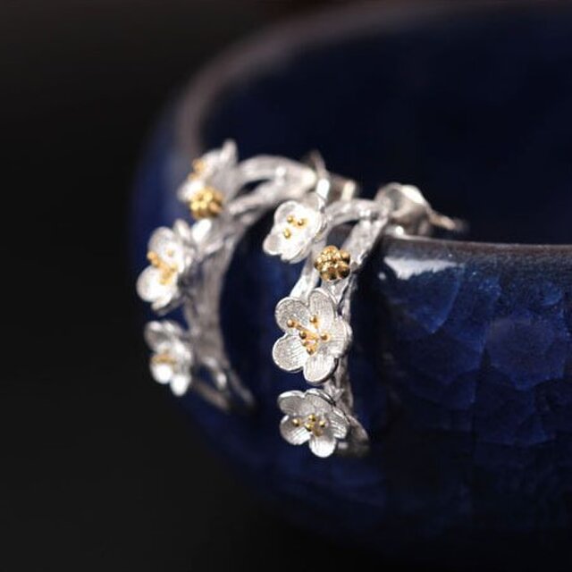 ＜受注制作＞梅の花のピアス シルバー 上品 スタイリッシュ 0258 | iichi ハンドメイド・クラフト作品・手仕事品の通販