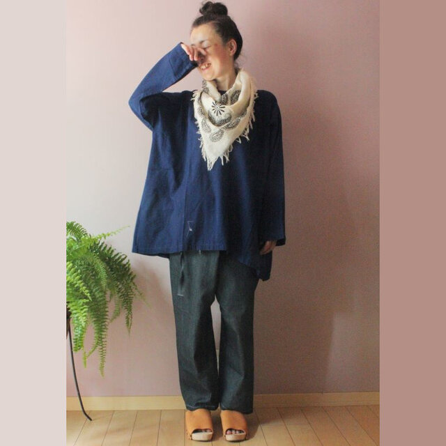 bighug オーガニックコットン藍染めルアブラウス | iichi ハンドメイド・クラフト作品・手仕事品の通販