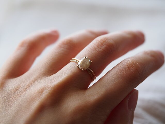 Frosted Diamond Ring Beige Oval | iichi ハンドメイド・クラフト作品・手仕事品の通販