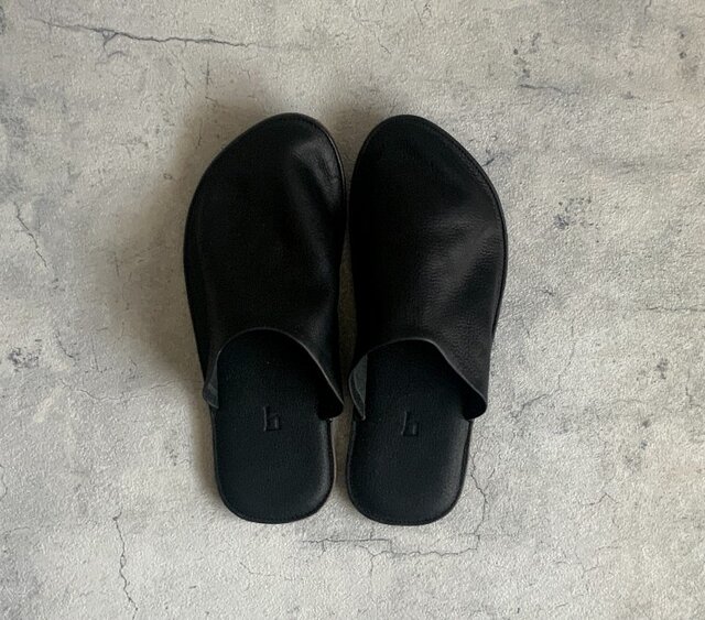 ナチュラル革 ルームシューズ M/nero | iichi 日々の暮らしを心地よくするハンドメイドやアンティークのマーケットプレイス
