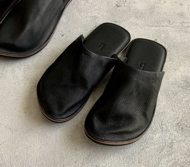 ナチュラル革 ルームシューズ M/nero | iichi 日々の暮らしを心地よくするハンドメイドやアンティークのマーケットプレイス